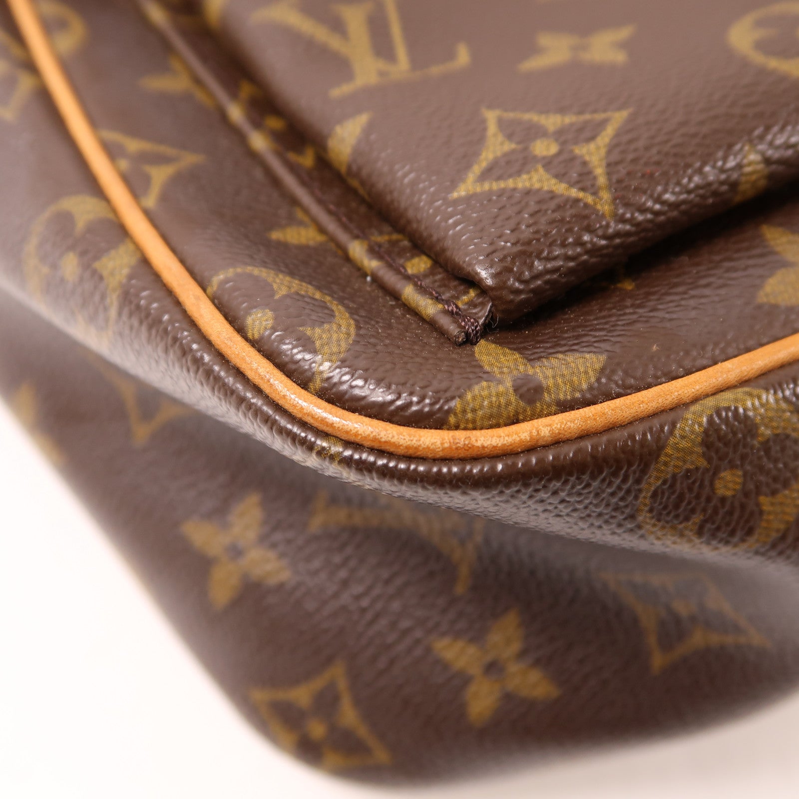 LOUIS VUITTON Monogram Viva Cite GM金扣肩背袋啡色 21 results are available, u ...